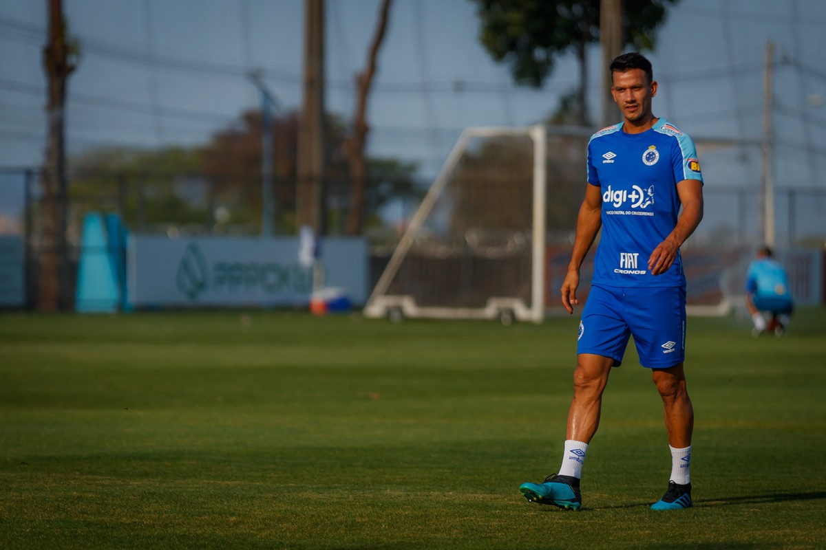 De volta após suspensão, Henrique confia em "medalhões" para Cruzeiro ...