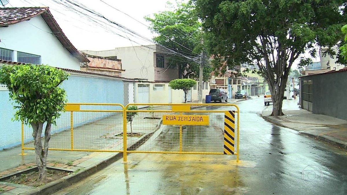 Moradores fecham ruas de Honório Gurgel para se proteger de assaltos | Rio de Janeiro | G1