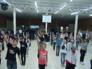 G1 - Grupo de jovens faz Flash Mob gospel com música de Aline Barros - notícias em Paraná