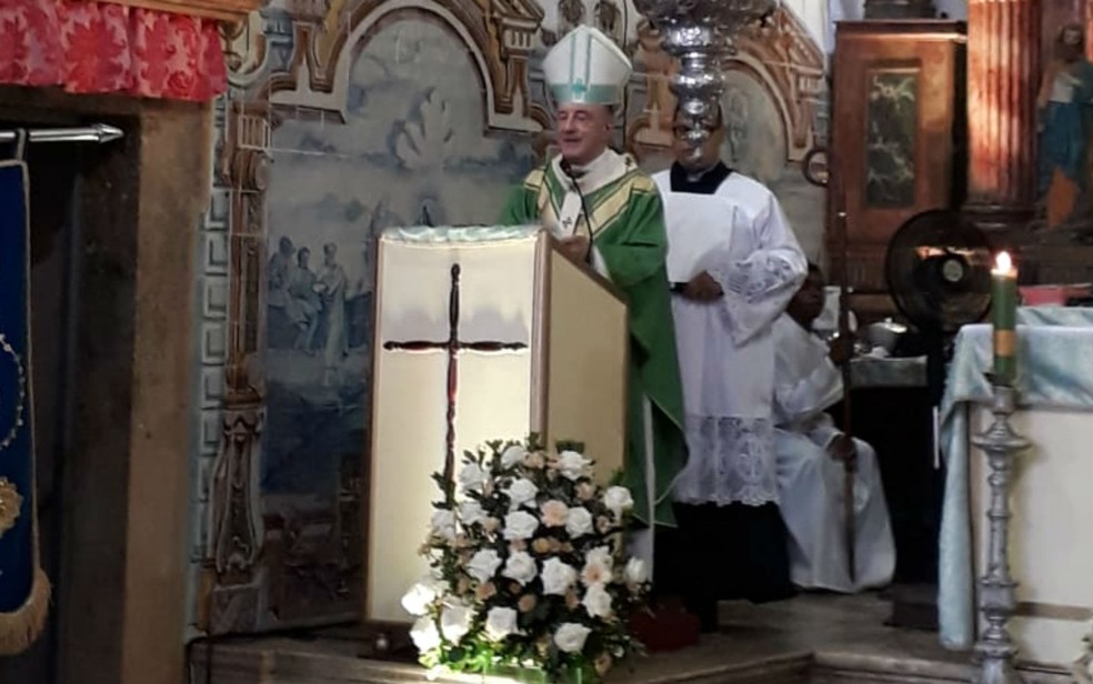 Imagem de Mama Muxima, Padroeira da Angola, é recebida em Salvador ...