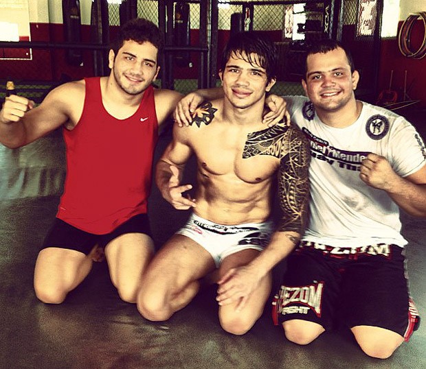 'Juntos somos mais fortes', diz Erick Silva, ao lado de irmãos ...