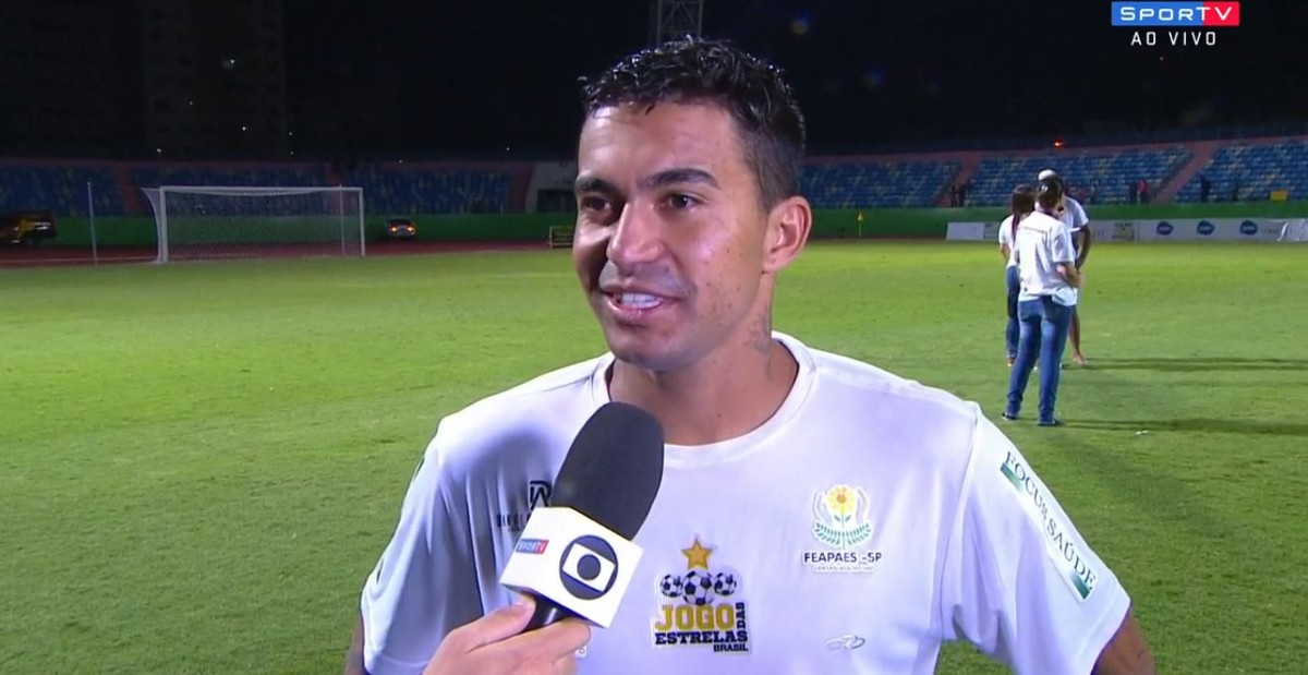 Dudu brinca com Michael em jogo beneficente e dá recado: "Esperando ele ...