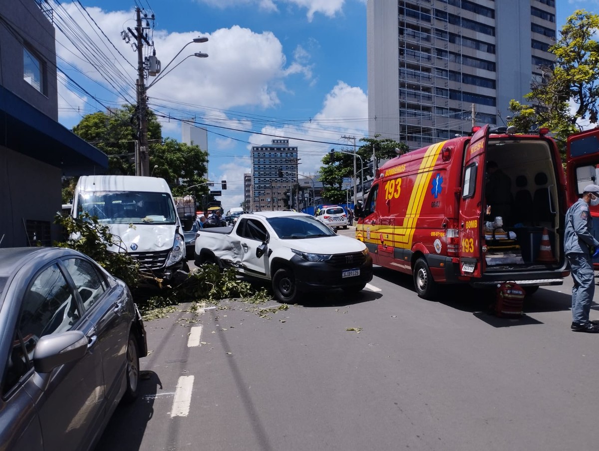 Morre idosa atropelada por van desgovernada em Campinas; câmera flagrou acidente | Campinas e ...