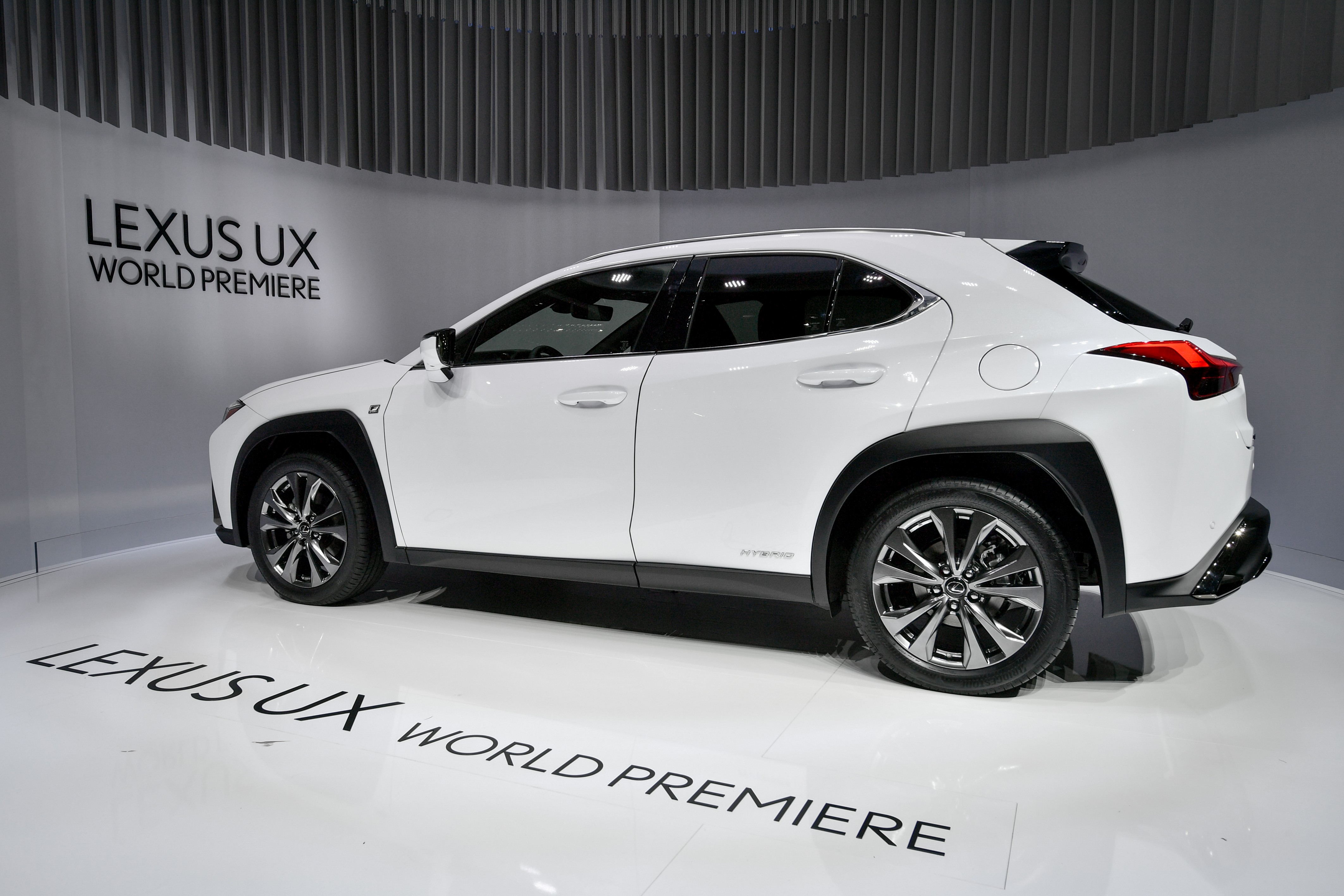 Lexus lança novo SUV compacto UX no Salão de Genebra – O Blog de ...