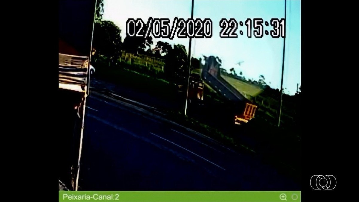 Vídeo mostra queda de avião que matou piloto e deixou passageiro ferido ...