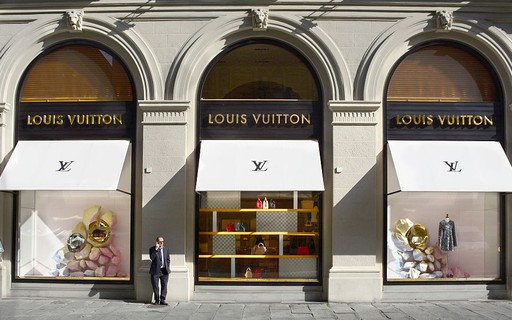 Emmanuel Gintzburger é nomeado como novo CEO da Versace - Revista Marie ...