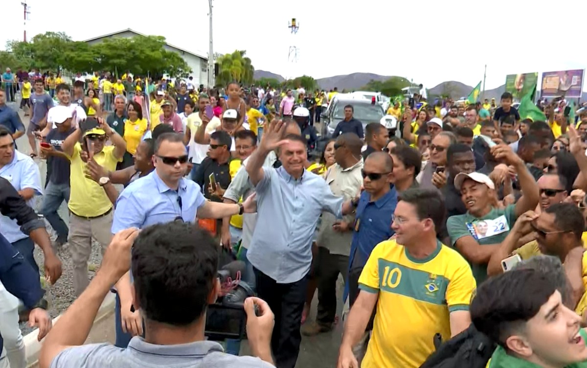 Bolsonaro faz campanha no interior da Bahia e pede a apoiadores que ...