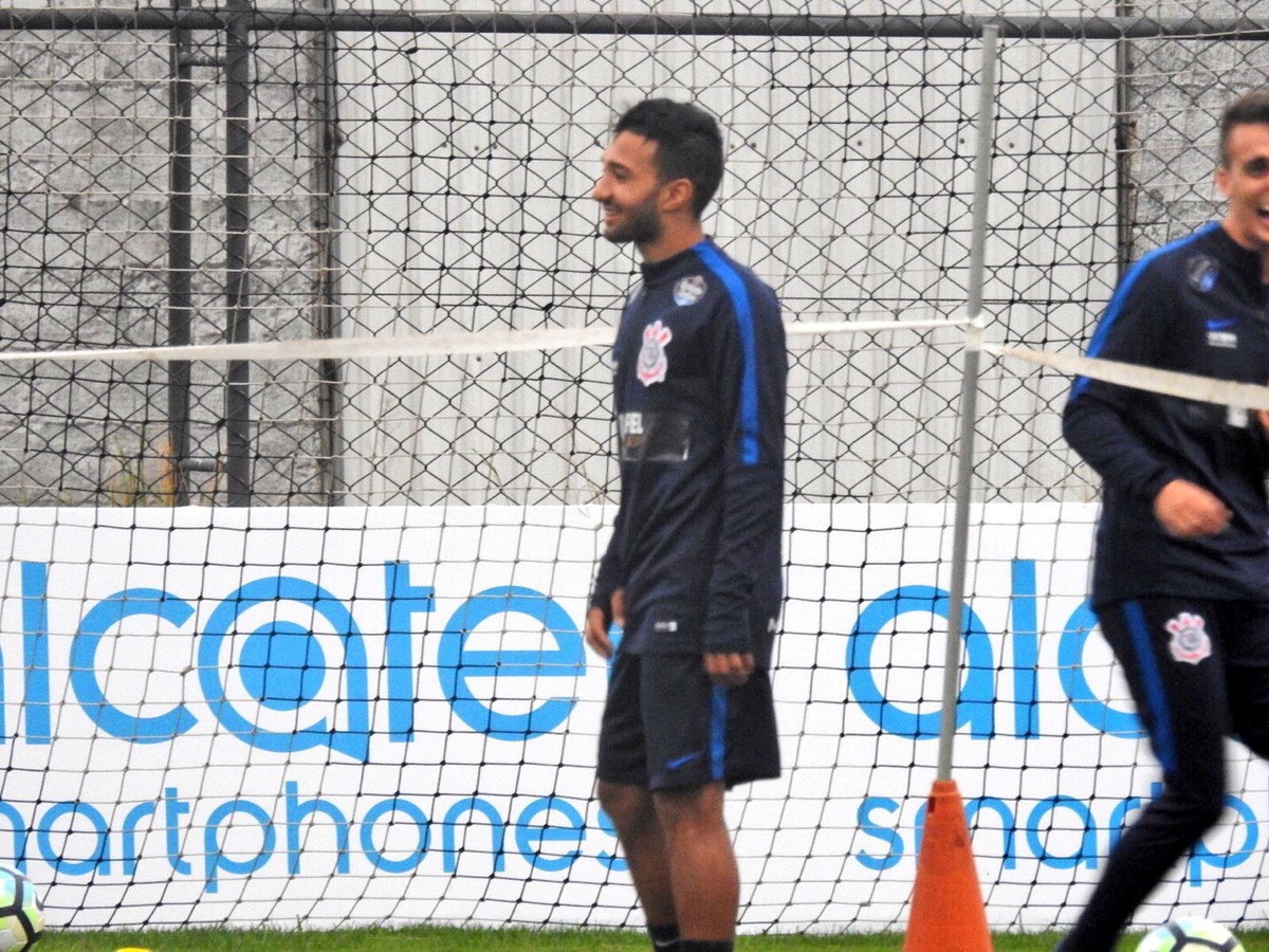 Clayson faz primeiro treino no Corinthians, mas não enfrenta o Vitória ...