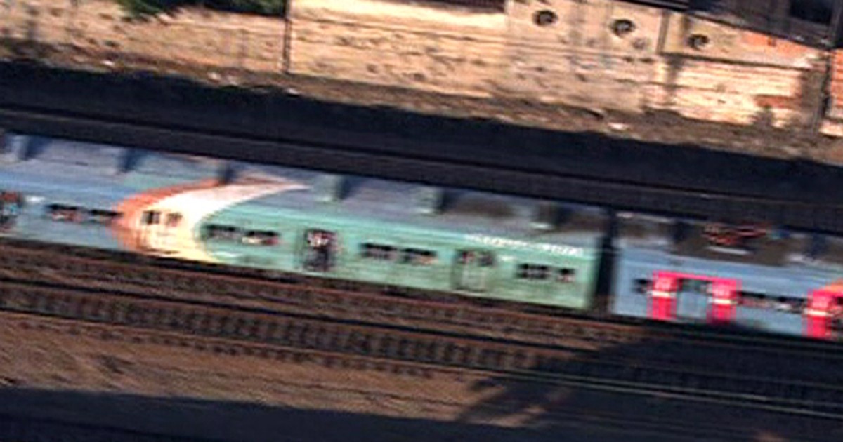 G1 - Trem da SuperVia é flagrado lotado e com várias portas abertas ...