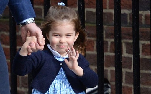 Princesa Charlotte, de apenas 3 anos, já é louca por moda, revela príncipe William - Revista ...