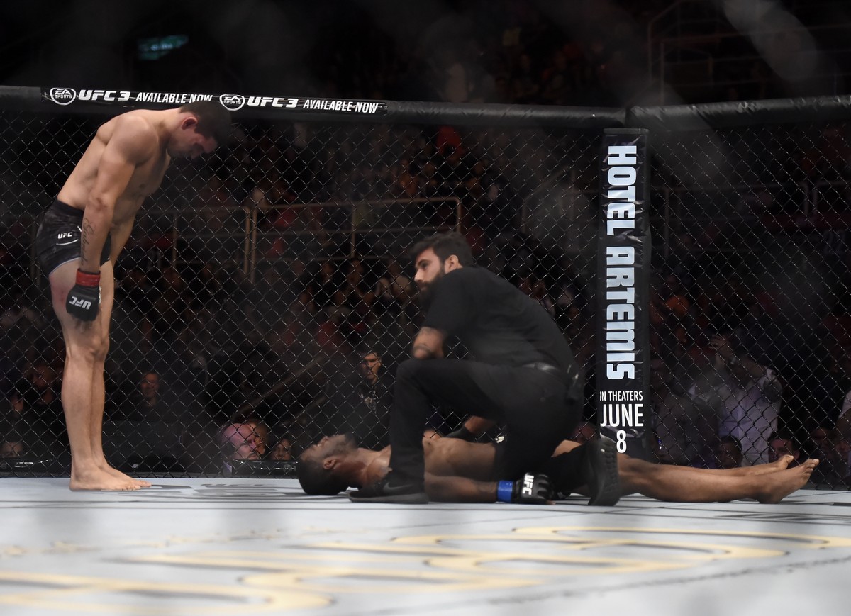 Cézar Mutante dá show e "apaga" Karl Roberson no primeiro round no UFC ...