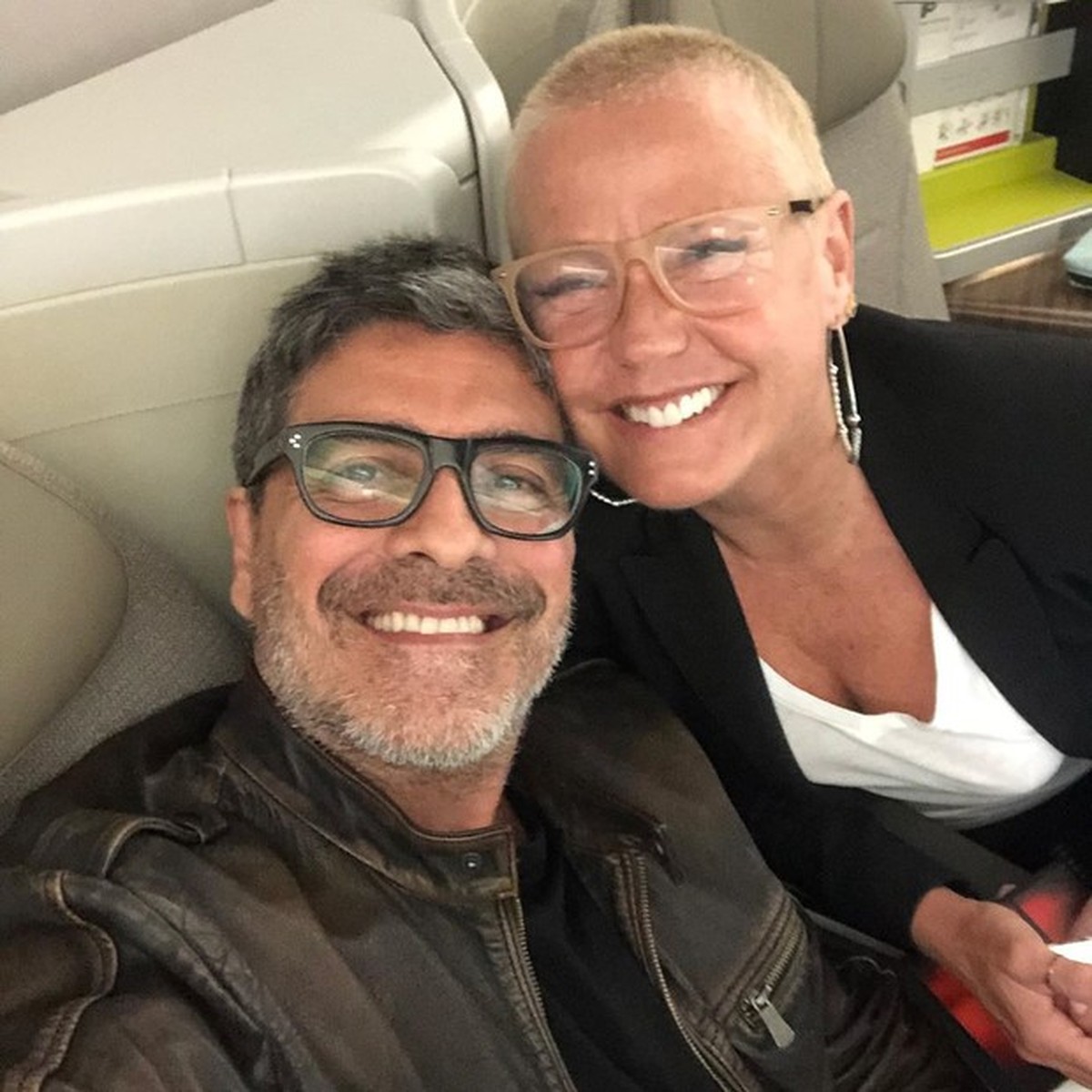 Xuxa e Junno Andrade embarcam para férias românticas em Portugal ...