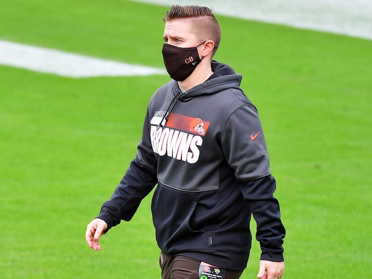 Técnica de tight ends dos Browns é a primeira mulher na posição e entra ...