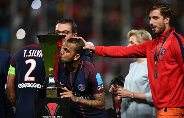 Em dia de Daniel Alves, PSG vence o Monaco e conquista a Supercopa da ...