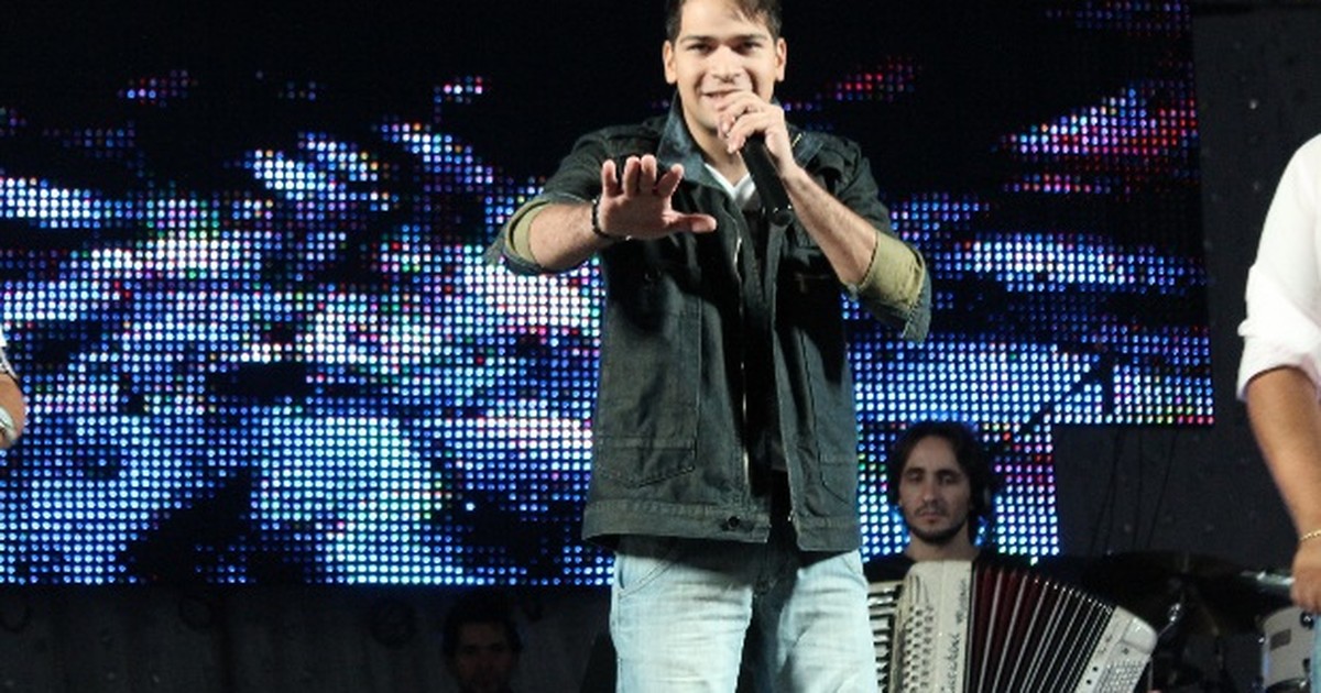 G1 - Três amigos se unem para financiar carreira de cantor sertanejo em ...