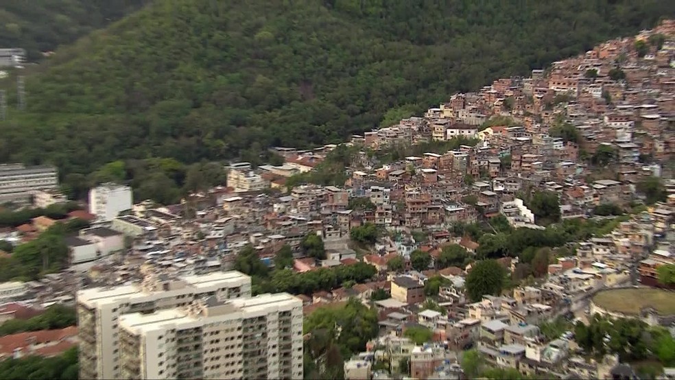 Polícia Militar faz operação na comunidade do Turano, na Zona Norte do ...