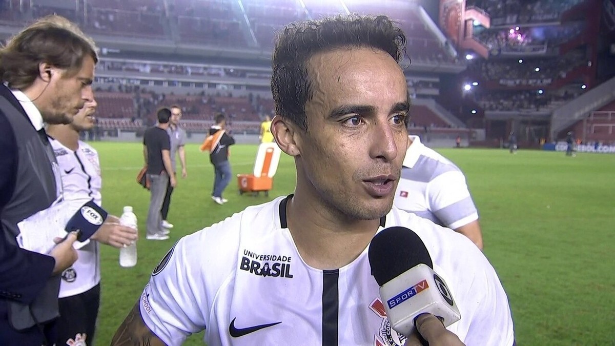 Jadson celebra gol raro na carreira e defende título paulista do ...