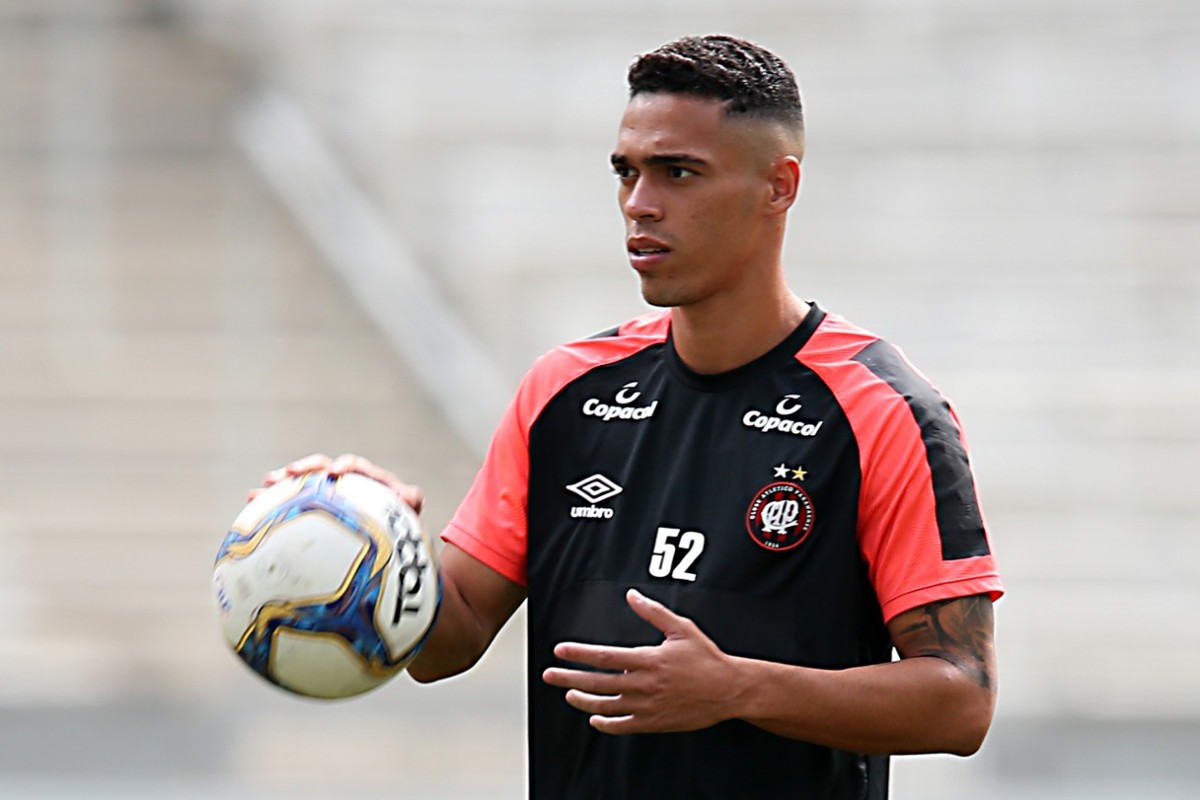 Éder destaca mudança de postura do Athletico e mira reta final do ...