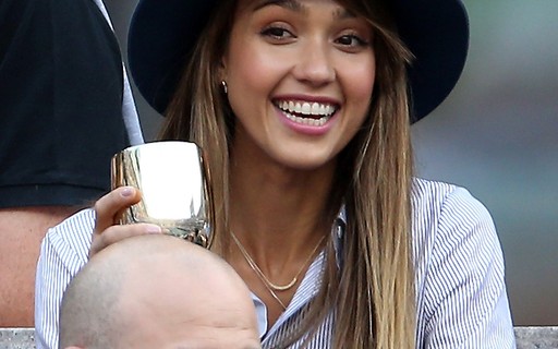 Jessica Alba faz a farra com as amigas no US Open - Quem | QUEM News