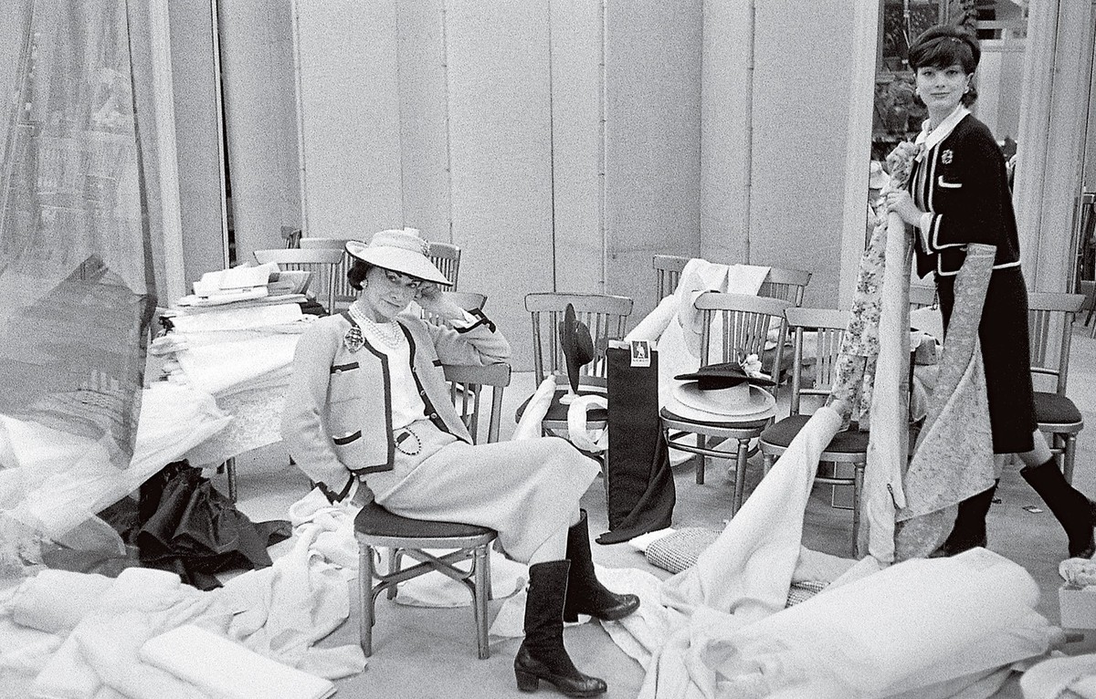 Começar de novo: o comeback de Coco Chanel na moda é tema de livro ...