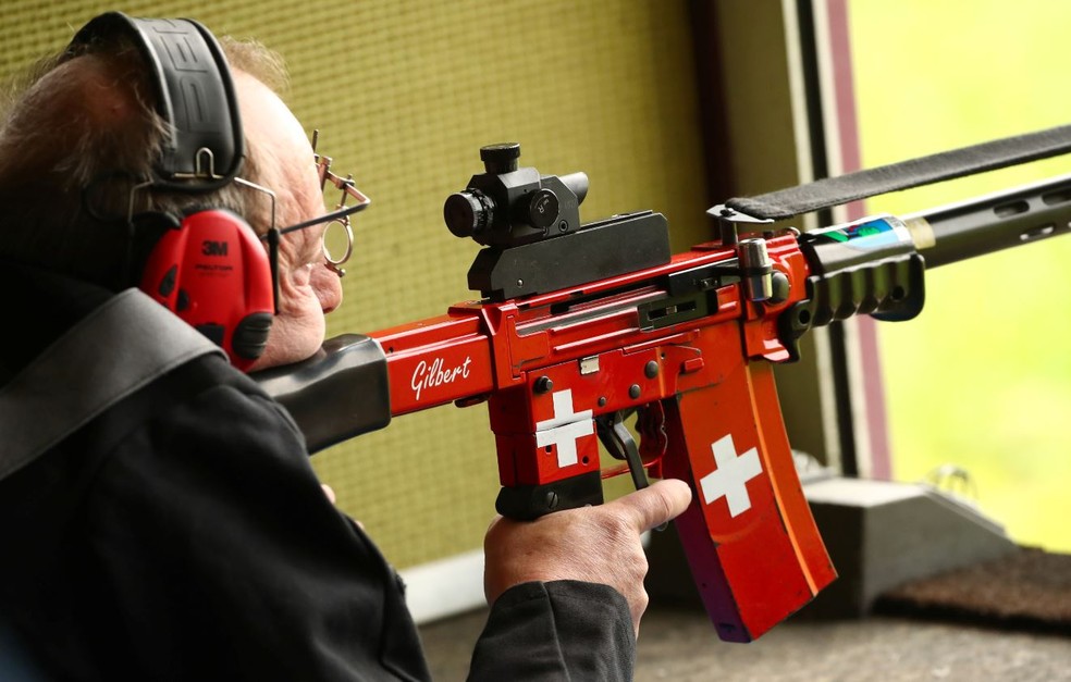 Referendo decide endurecimento de leis sobre armas na Suíça | Mundo | G1