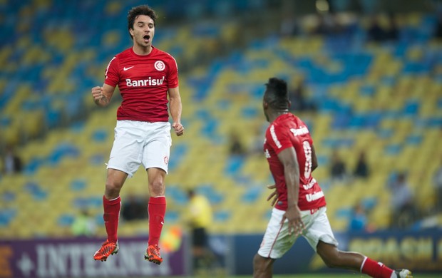 Camisa 32, Scocco 'estreia' aos 32 minutos e pede espaço no Inter ...