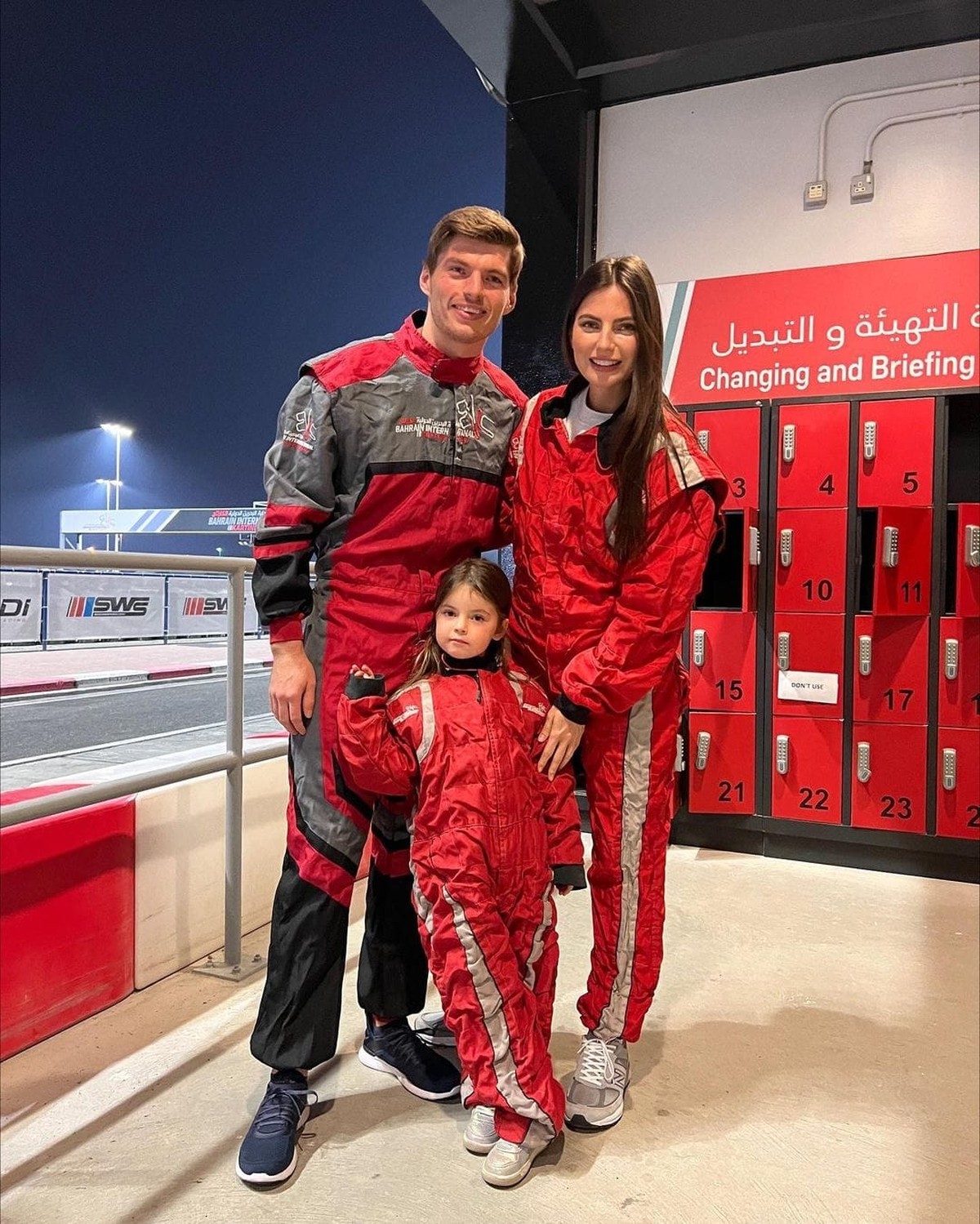 Kelly Piquet abre álbum de viagem a Bahrein com Max Verstappen ...