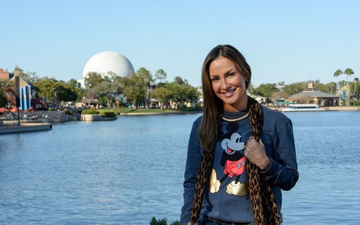 Claudia Leitte na Disney: "Me divirto até mais do que meus filhos ...