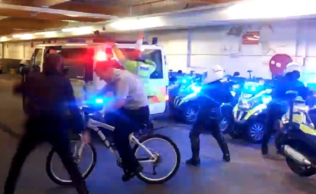 G1 - Policiais são punidos após vídeo de 'harlem shake' na Inglaterra ...