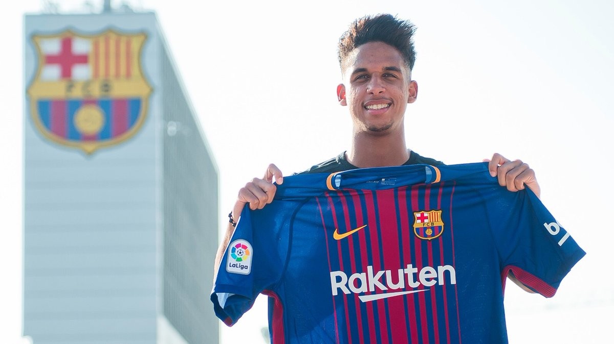 Vitinho assina contrato e é emprestado ao Barcelona pelo Palmeiras ...