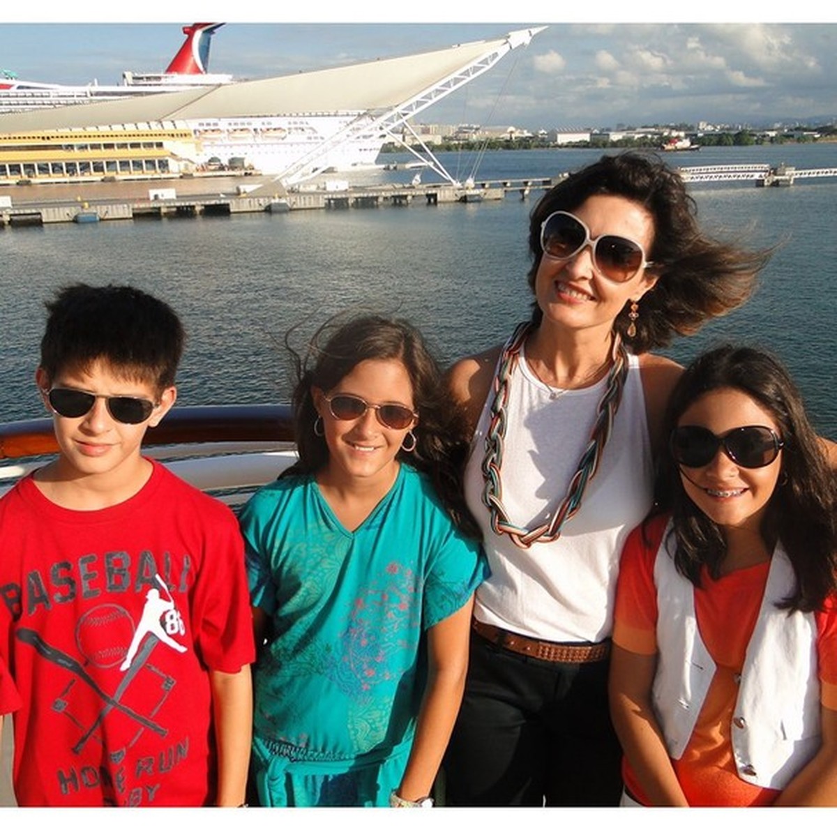 Fátima Bernardes relembra clique com os trigêmeos | Celebridades | Glamour