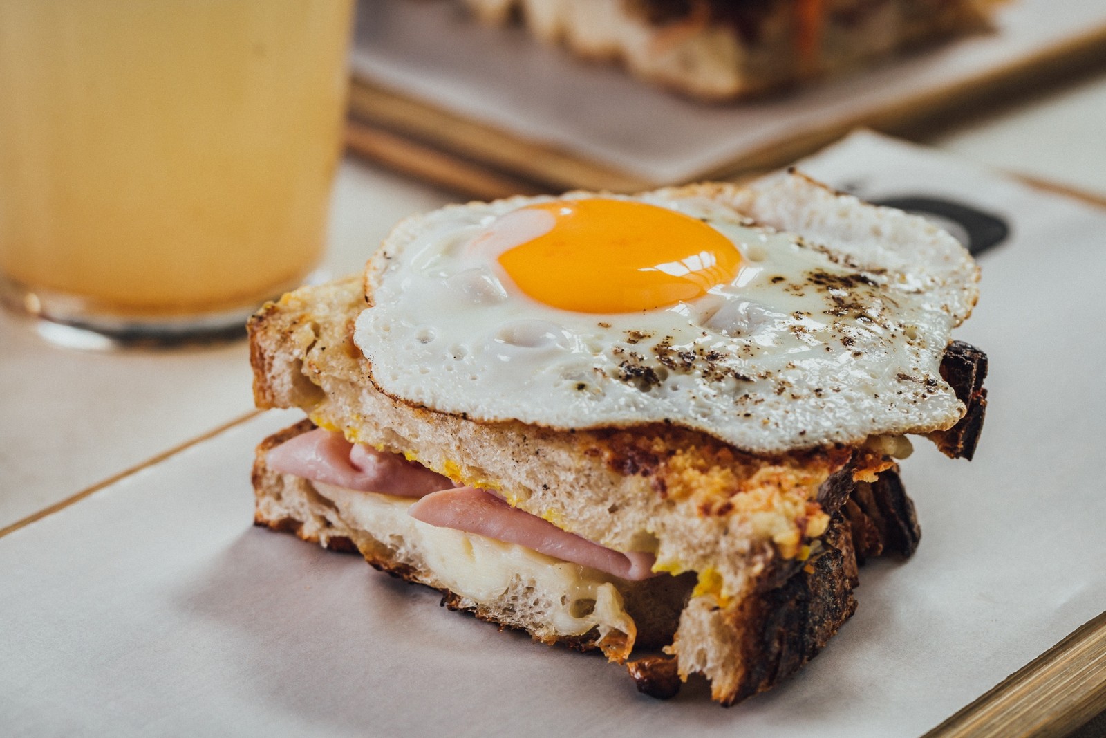 Croque monsieur, um clássico francês que faz sucesso nos menus cariocas