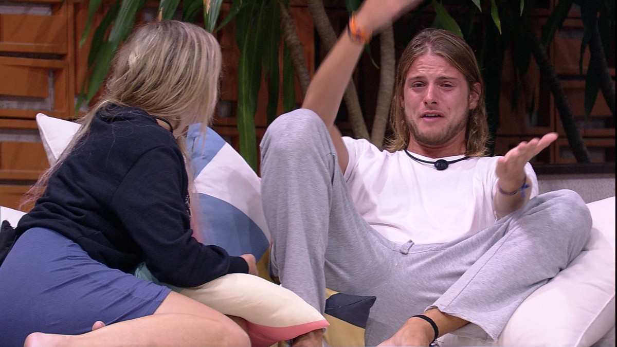 Daniel chora, e se explica para Marcela: 'É que me machuca muito' | casa bbb | Gshow