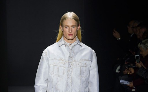 Calvin Klein Collection reinterpreta clássicos americanos em Milão