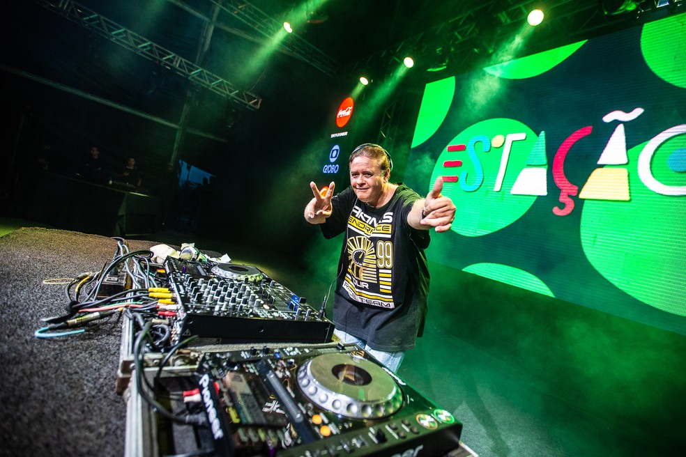 20 mil pessoas curtiram os shows gratuitos do Felipe Araújo e do DJ ...