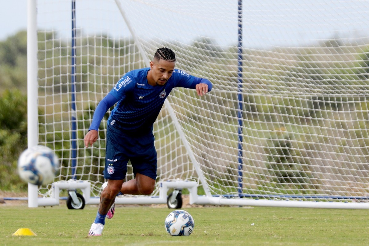 Gregore diz não se influenciar por propostas e garante foco no Bahia ...