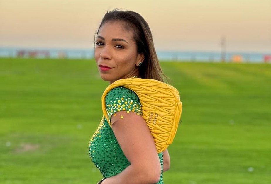 Belle Silva capricha no visual para jogo da seleção brasileira com ...