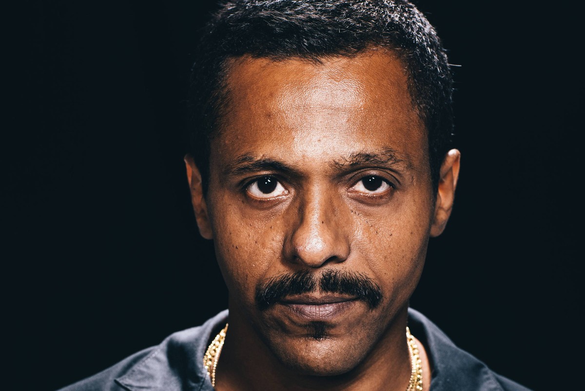 Black Alien se renova com o produtor Papatinho em álbum que versa sobre ...