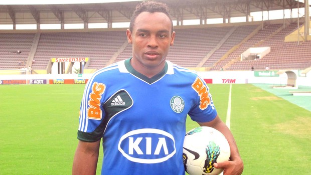 Com experiência no Fla, Obina tenta gols para nova fuga do rebaixamento ...