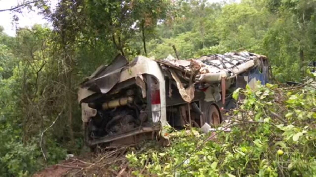 Acidente com ônibus no Paraná deixa 11 mortos e 20 feridos | Jornal Nacional | G1
