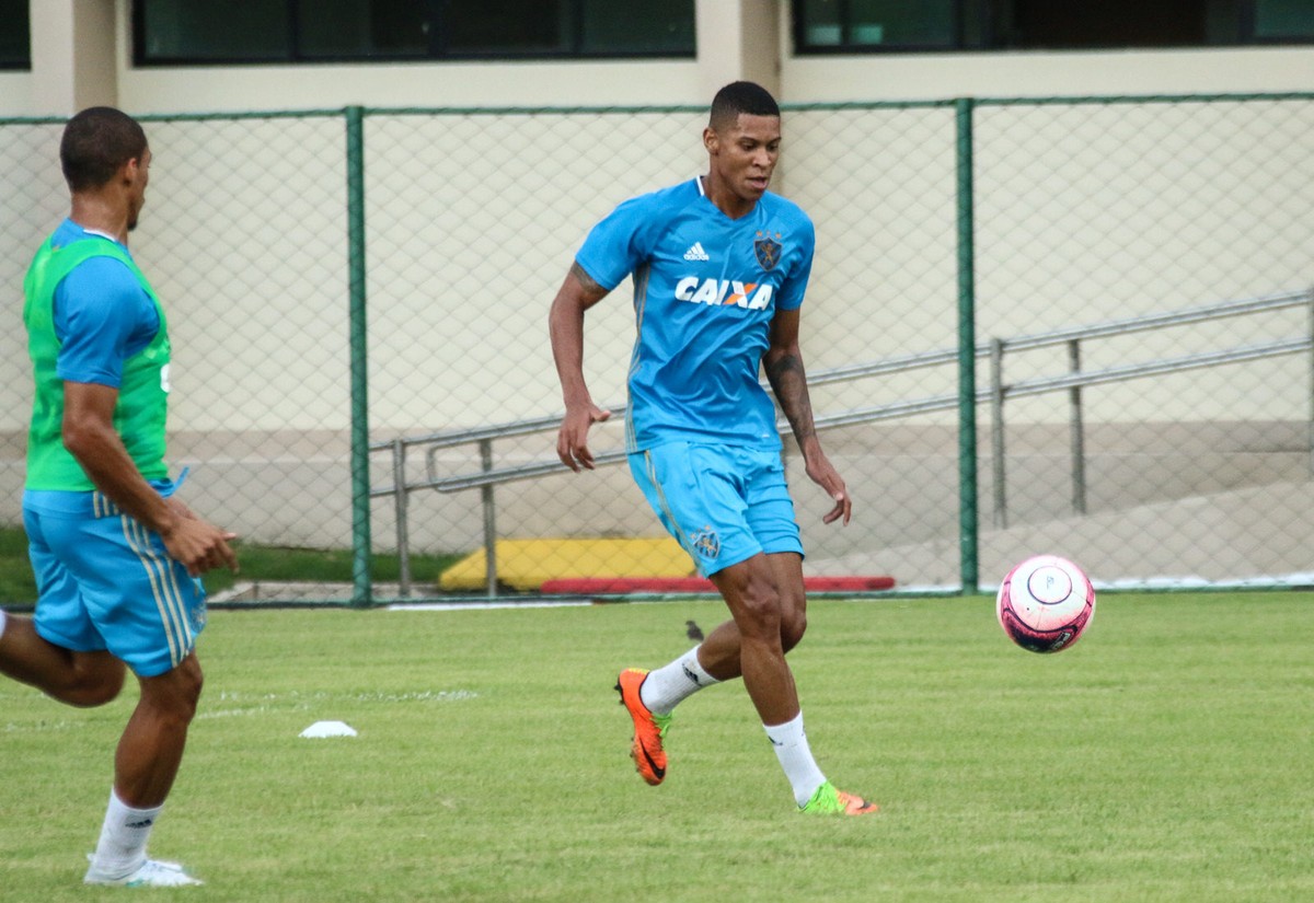 Pronto para estrear, Hygor assume responsabilidade no ataque do Sport ...