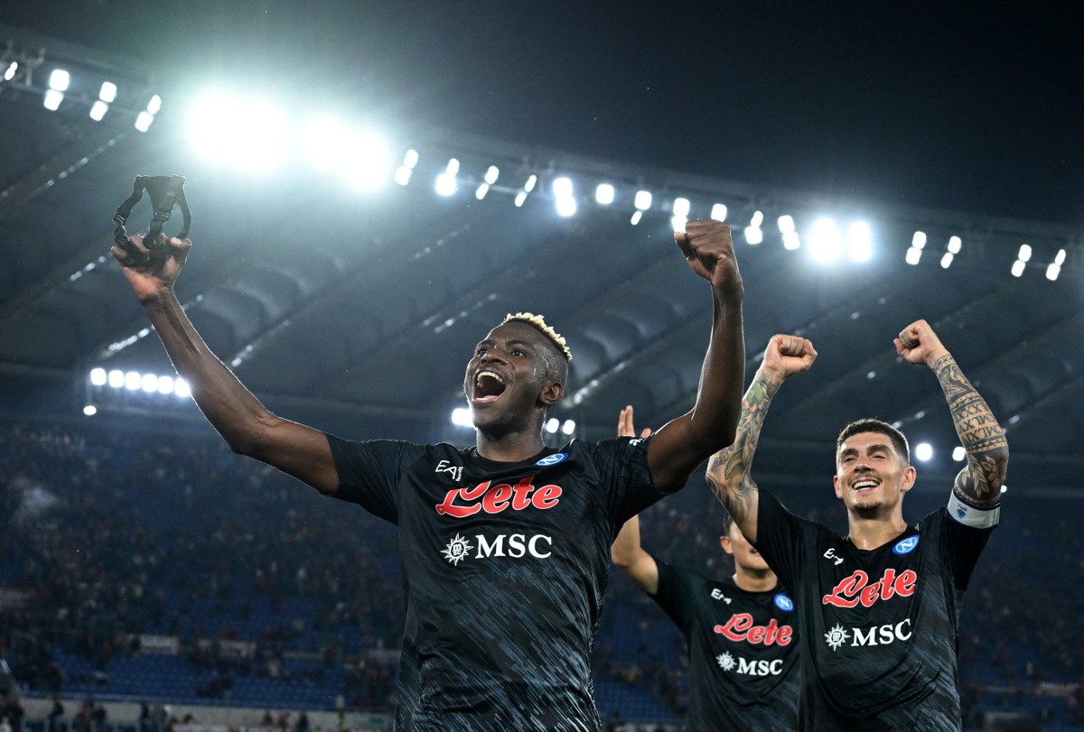 Napoli vence a Roma no Olímpico e mantém liderança isolada do Italiano ...