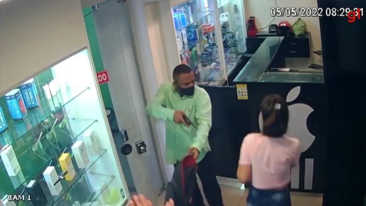 VÍdeo Suspeitos Armados Roubam Mais De 20 Celulares Durante Assalto A