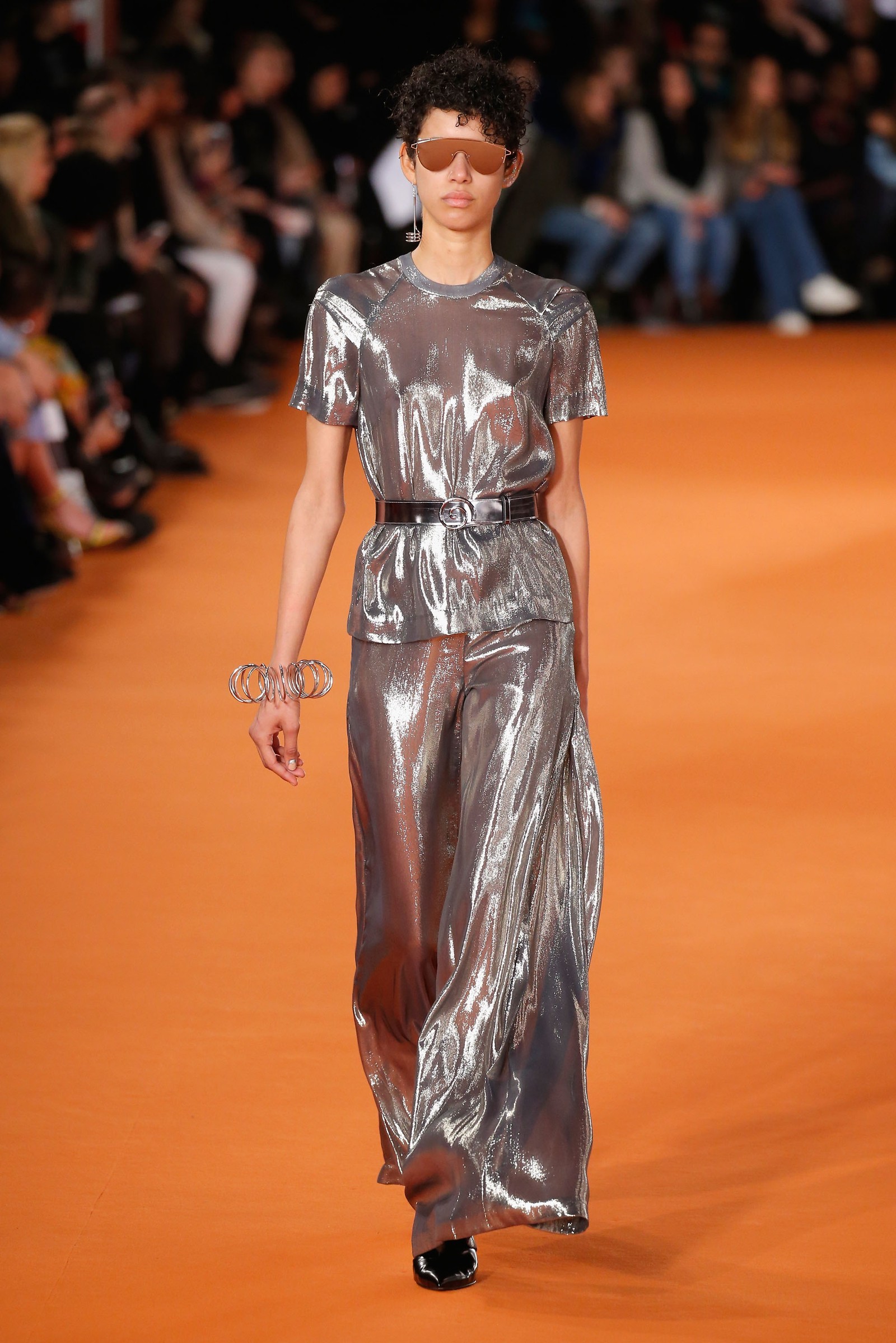 Sci-fi cool: Opening Ceremony propõe guarda-roupa retrô futurista para ...