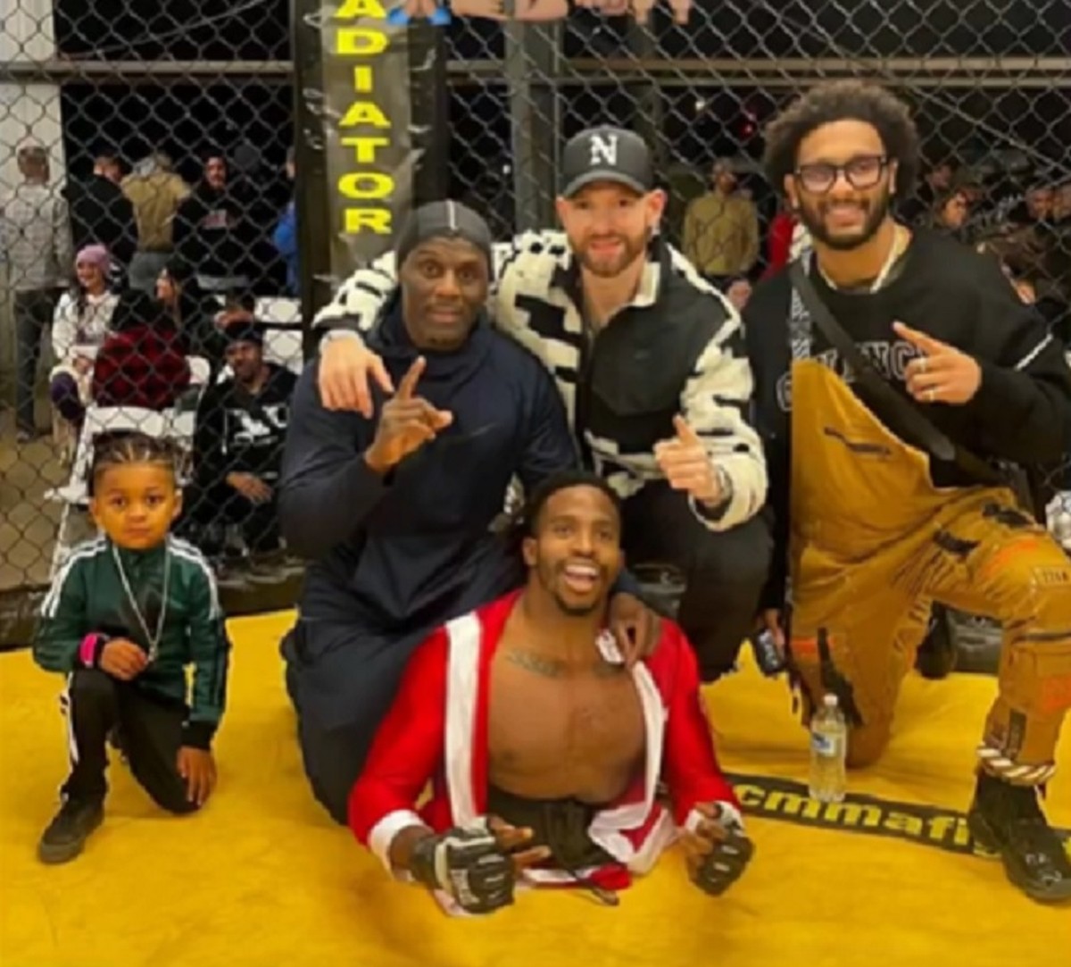 Conor McGregor chama de "fascinante" a estreia de Zion Clark no MMA ...