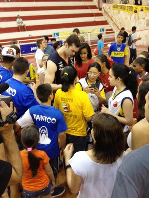 Murilo Becker celebra retorno perfeito ao ginásio Lineu de Moura ...