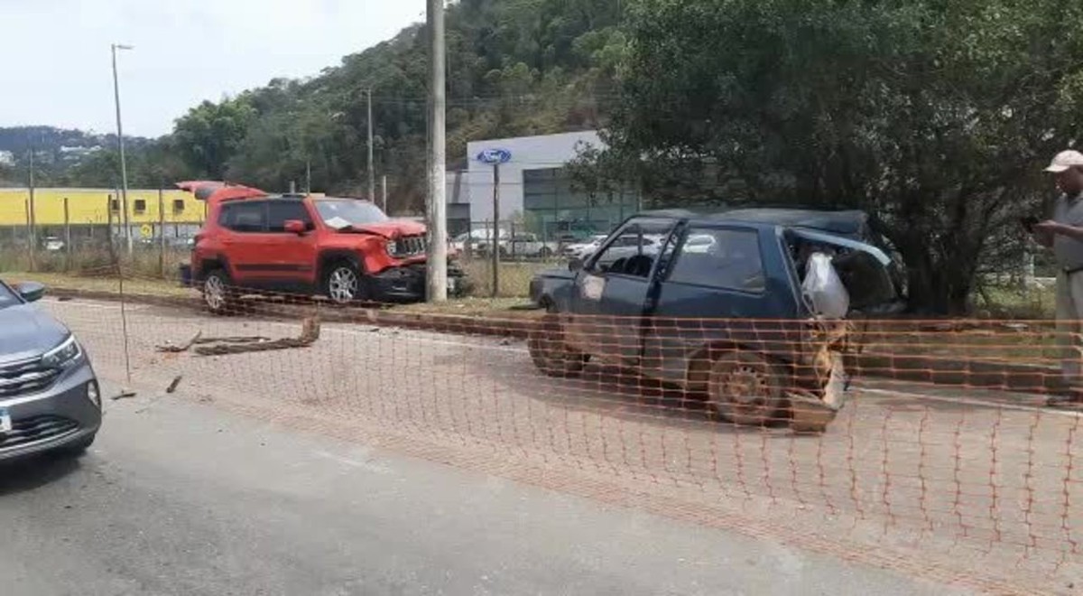 VÍdeo Acidente Envolve 4 Carros Na Avenida Deusdedith Salgado Em Juiz