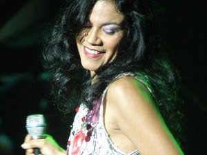 G1 - Cantora Simone Almeida apresenta espetáculo em Belém - notícias em ...