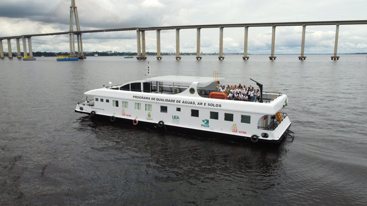 Barco de pesquisa monitora qualidade dos rios no Amazonas | Amazonas | G1