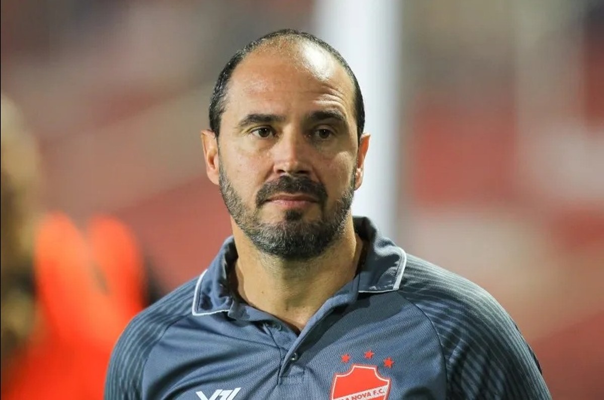 Vila Nova surpreende e anuncia saída do técnico Allan Aal | vila nova | ge